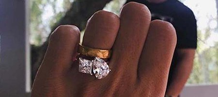Emily Ratajkowski Replaces Paper Clip Engagement Ring With Double-Stone ...