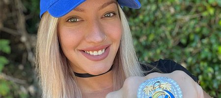 Rock Guitarist and LA Rams Super Fan Nita Strauss Earns Championship ...